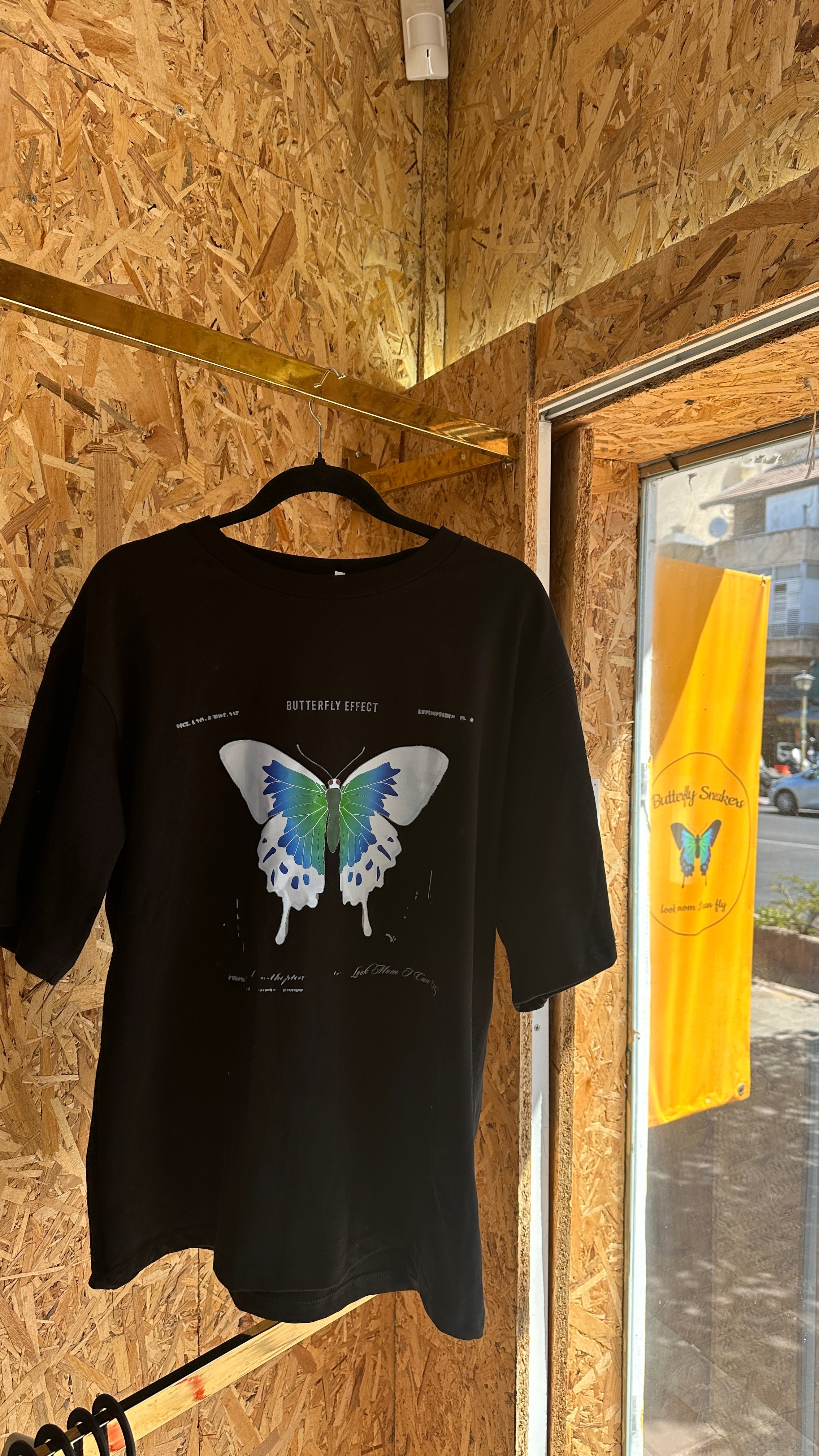 Black T-shirt – Butterfly Sneakers